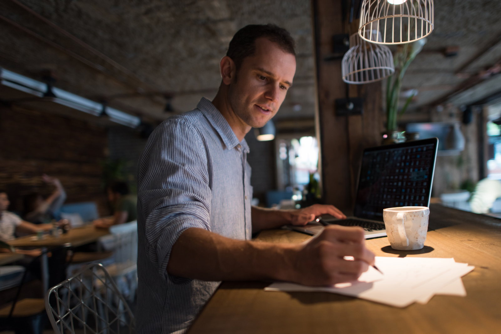 7 Common Questions About Restaurant Waitlists Answered